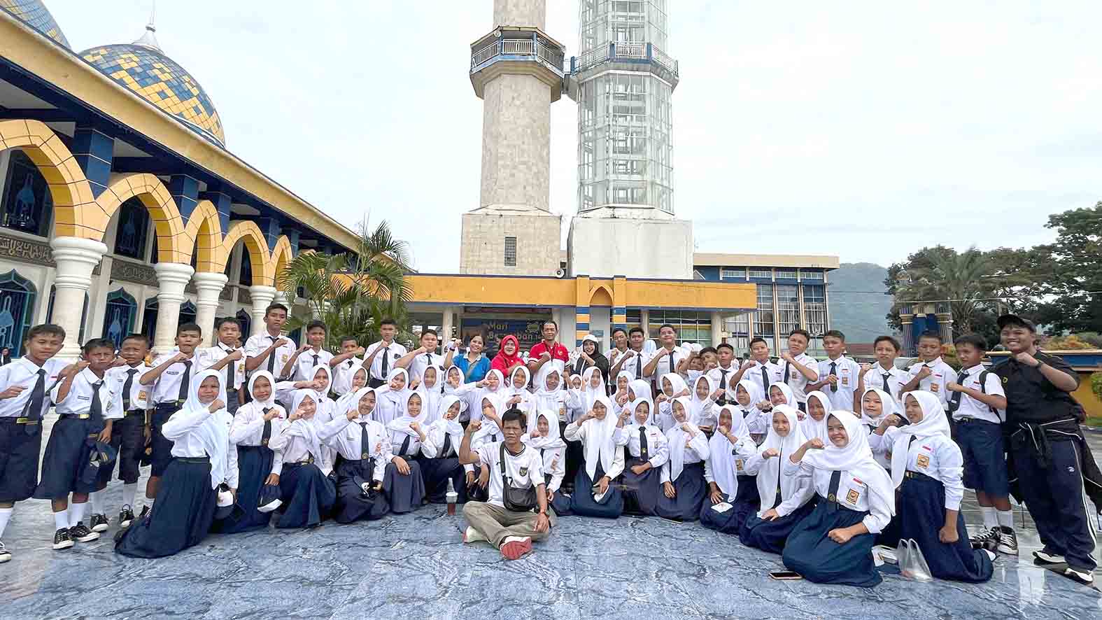 SMPN 12 Lubuk Linggau Semarakkan Lomba Gerak Jalan Pelajar : Langkah ...