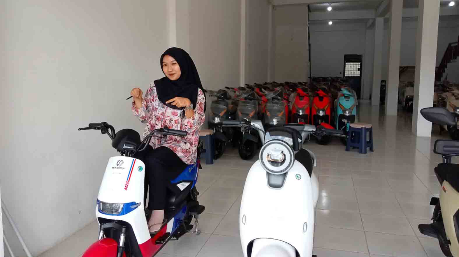 Motor Listrik Sevenbot M20 Desain Futuristik dan Performa Handal