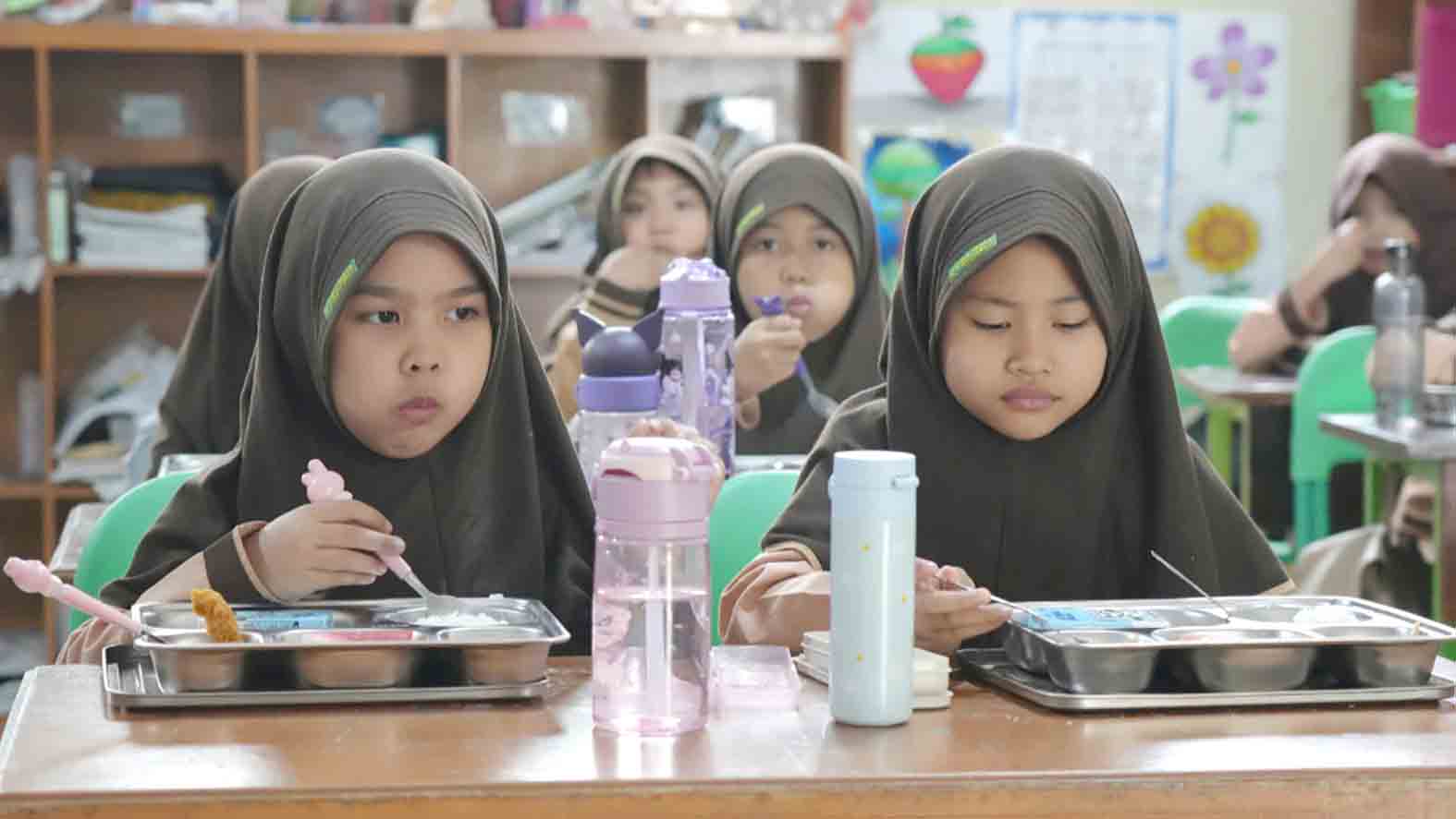 BGN Peringatkan Dapur MBG Kalau Mau Pakai Roti, Sosis, Nugget Utamakan ...