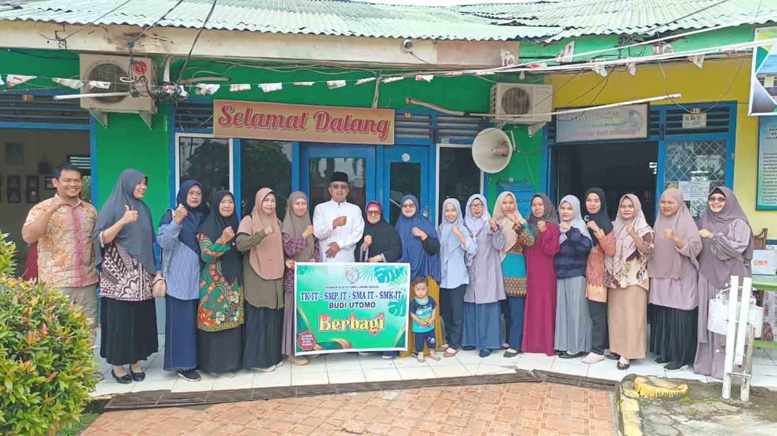 Grand Opening Sekolah Islam Terpadu Budi Utomo, Pengurus dan Siswa Budi ...